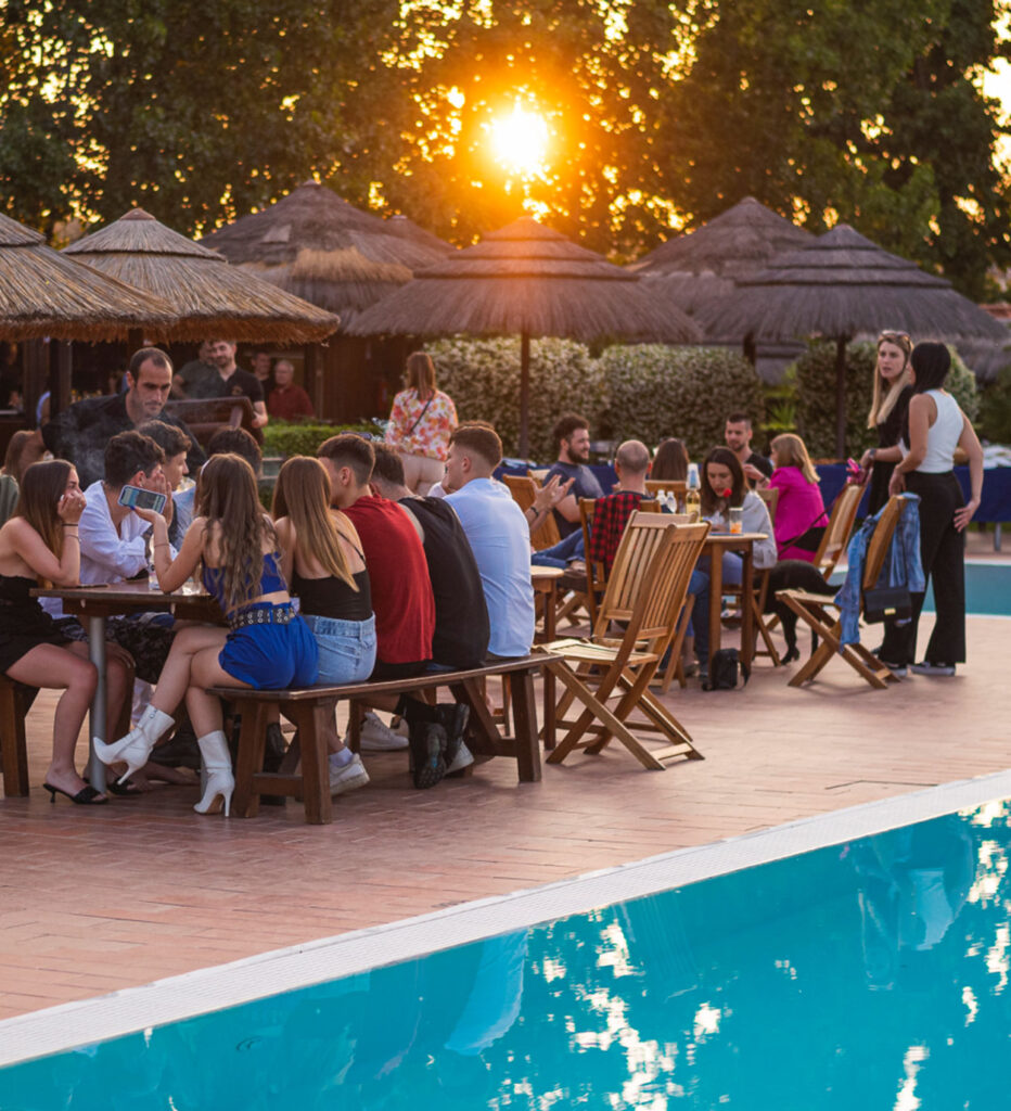 L'aperitivo - Piscina dei Renai - Buffet bordo piscina - Signa Firenze